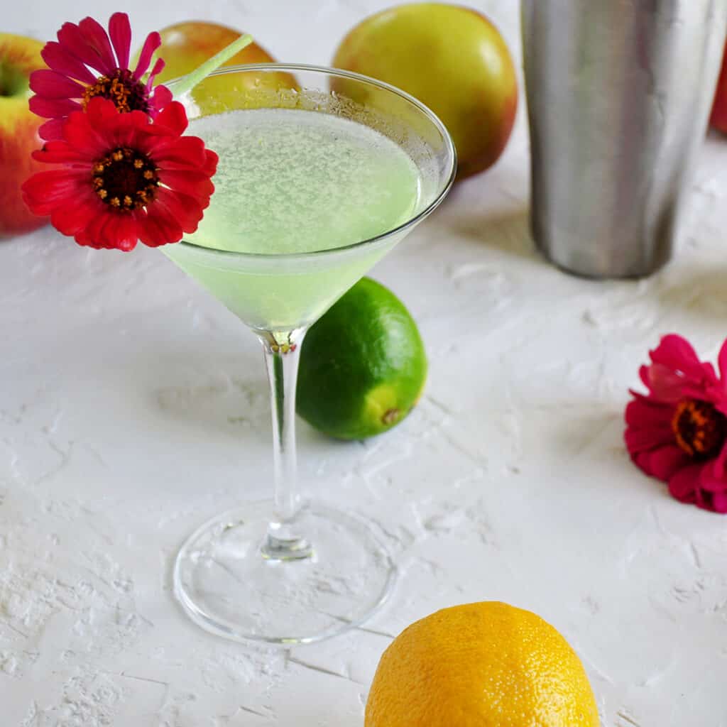 Easy Appletini Cocktail Recipe - Ramshackle Pantry
