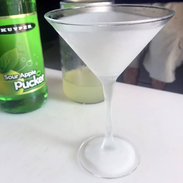 Easy Appletini Cocktail Recipe - Ramshackle Pantry